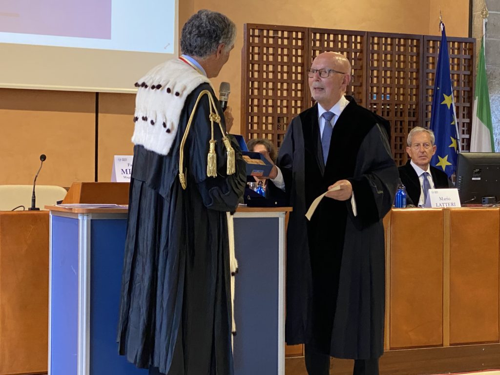 S. Teresa di Riva. conferita l'onorificenza al Prof. Francesco ...