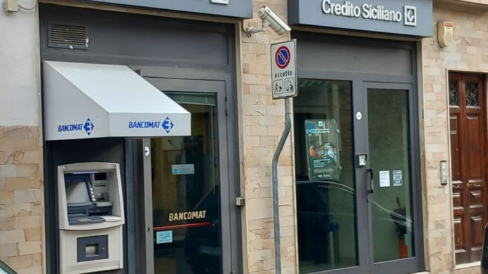 Chiude l'unica banca in servizio a Roccalumera? - Gazzetta Jonica - Web ... Chiude l'unica banca in servizio a Roccalumera? - Gazzetta Jonica - Web ...